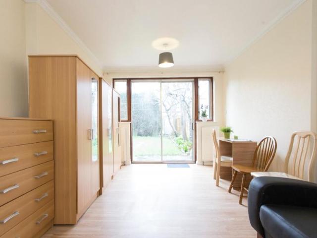 For Rent 7 Bedroom Shared Living/roommate London London DS90562560