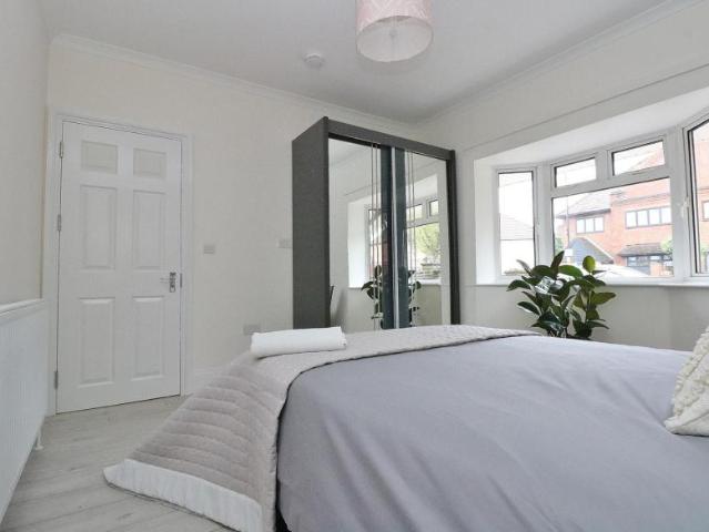 For Rent 7 Bedroom Shared Living/roommate London London DS90562569