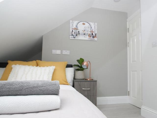 For Rent 7 Bedroom Shared Living/roommate London London DS90562599
