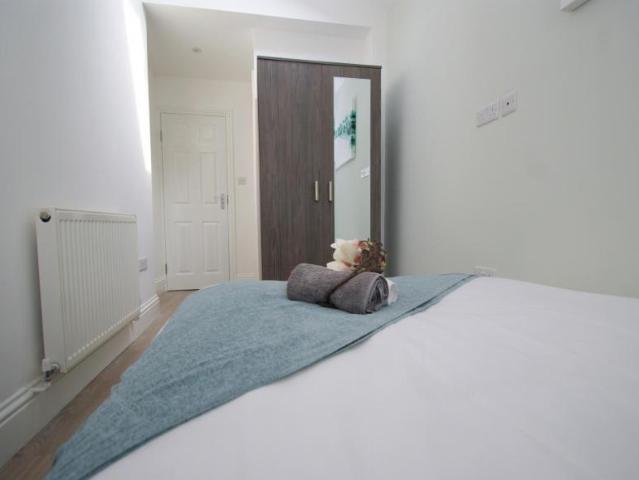 For Rent 7 Bedroom Shared Living/roommate London London DS90562607