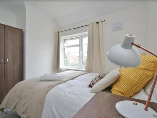 For Rent 7 Bedroom Shared Living/roommate London London DS90562633