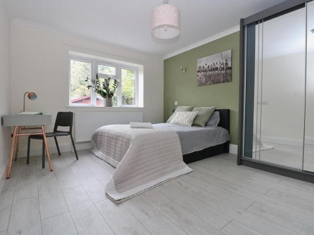 For Rent 7 Bedroom Shared Living/roommate London London DS90562637