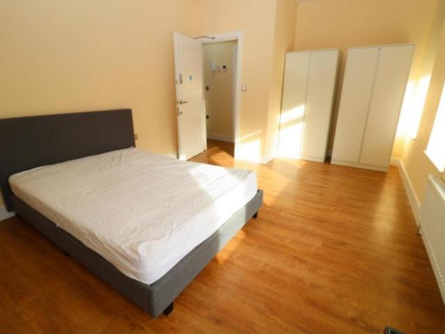 For Rent 7 Bedroom Shared Living/roommate London London DS90563739
