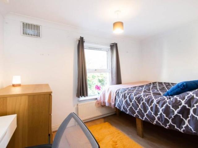 For Rent 7 Bedroom Shared Living/roommate London London DS97010237