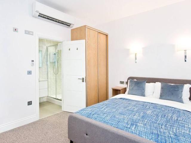 For Rent 7 Bedroom Shared Living/roommate London London DS101850825