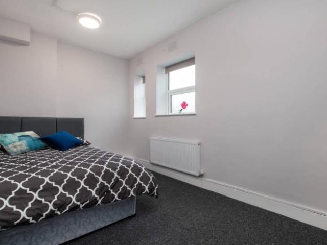 For Rent 7 Bedroom Shared Living/roommate London London DS101096182