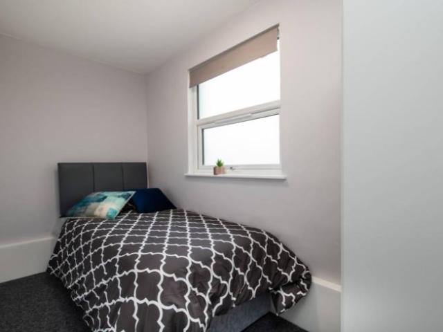 For Rent 7 Bedroom Shared Living/roommate London London DS102918491
