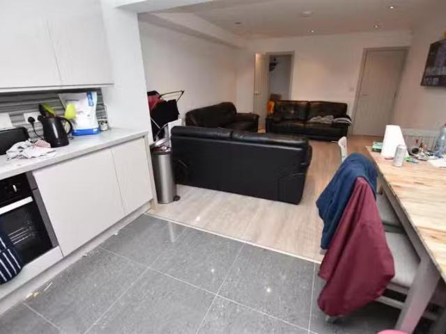 Charming 8 bedroom house for rent in Heeley Road, Birmingham.
