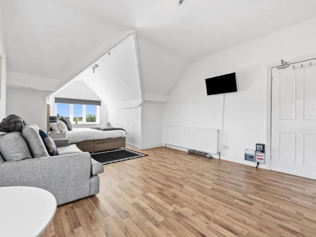 For Rent 8 Bedroom House Leeds Leeds DS102664123