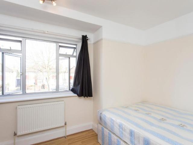 For Rent 8 Bedroom Shared Living/roommate London London DS90562989