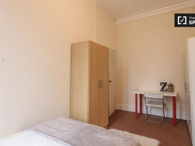 For Rent 8 Bedroom Shared Living/roommate London London DS100946119