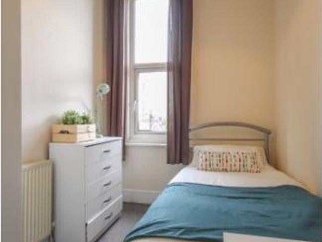 For Rent 8 Bedroom Shared Living/roommate London London DS102755821