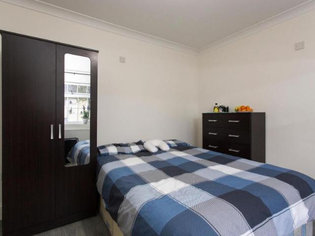 For Rent 9 Bedroom Shared Living/roommate London London DLS90562138