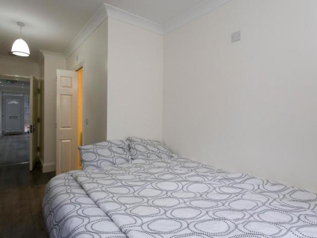 For Rent 9 Bedroom Shared Living/roommate London London DLS90562365