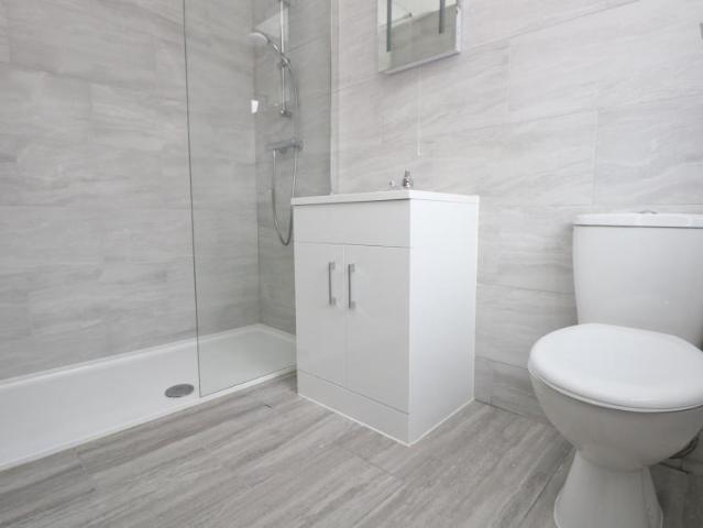 For Rent 9 Bedroom Shared Living/roommate London London DLS90563342