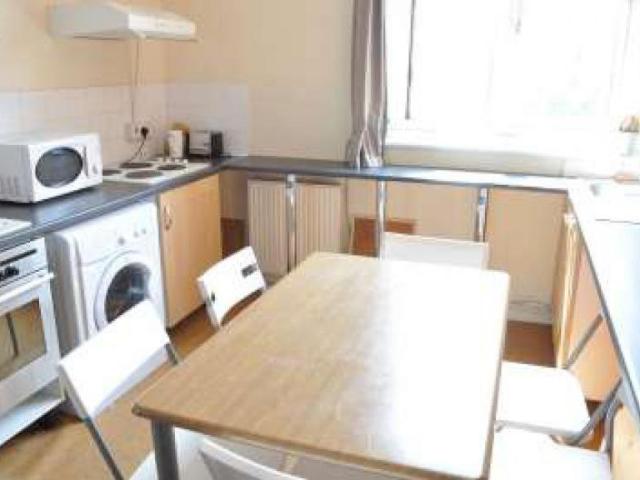For Rent 9 Bedroom Shared Living/roommate London London DS90559255