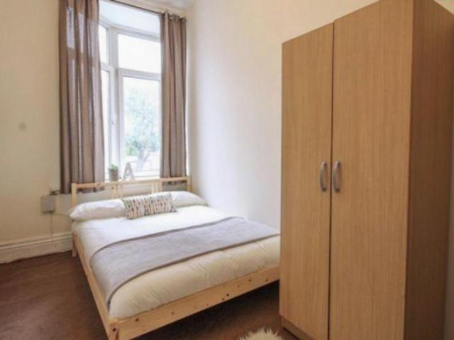 For Rent 9 Bedroom Shared Living/roommate London London DS90559667
