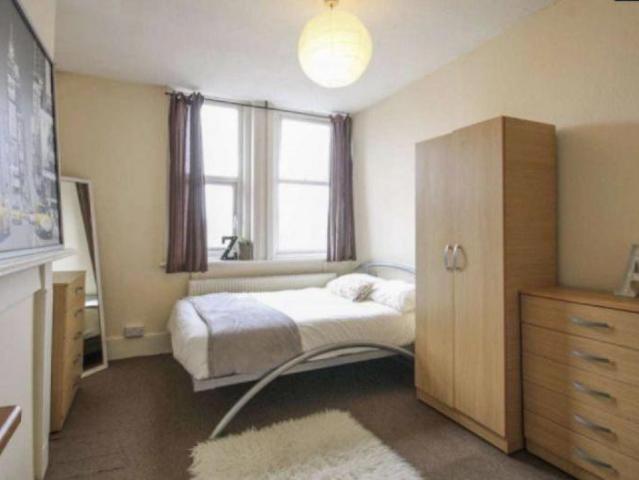 For Rent 9 Bedroom Shared Living/roommate London London DS90559664