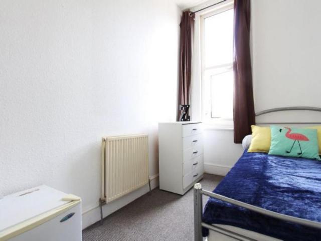 For Rent 9 Bedroom Shared Living/roommate London London DS90559666