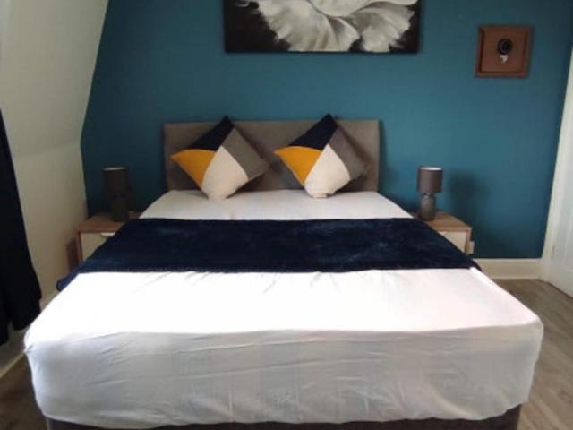 For Rent 9 Bedroom Shared Living/roommate London London DS90560677