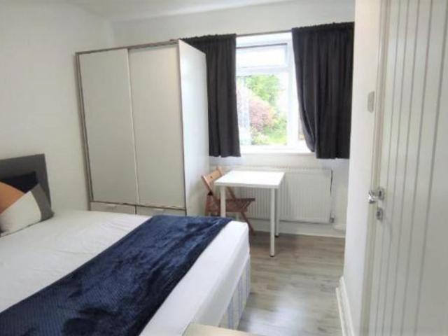 For Rent 9 Bedroom Shared Living/roommate London London DS90560728