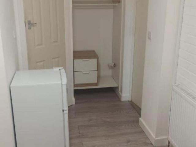 For Rent 9 Bedroom Shared Living/roommate London London DS90560730