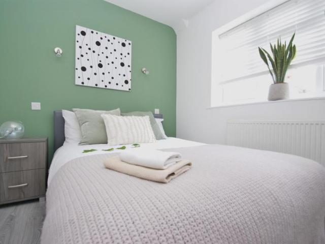 For Rent 9 Bedroom Shared Living/roommate London London DS90562361