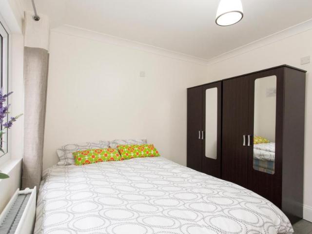 For Rent 9 Bedroom Shared Living/roommate London London DS90562367