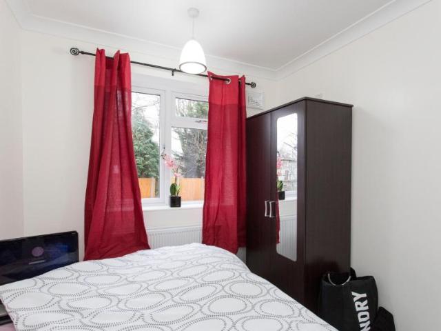 For Rent 9 Bedroom Shared Living/roommate London London DS90562384