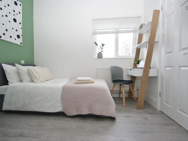 For Rent 9 Bedroom Shared Living/roommate London London DS90562320
