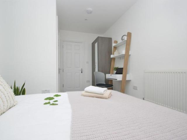 For Rent 9 Bedroom Shared Living/roommate London London DS90562493