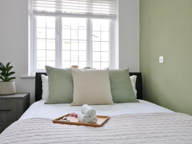 For Rent 9 Bedroom Shared Living/roommate London London DS90562542