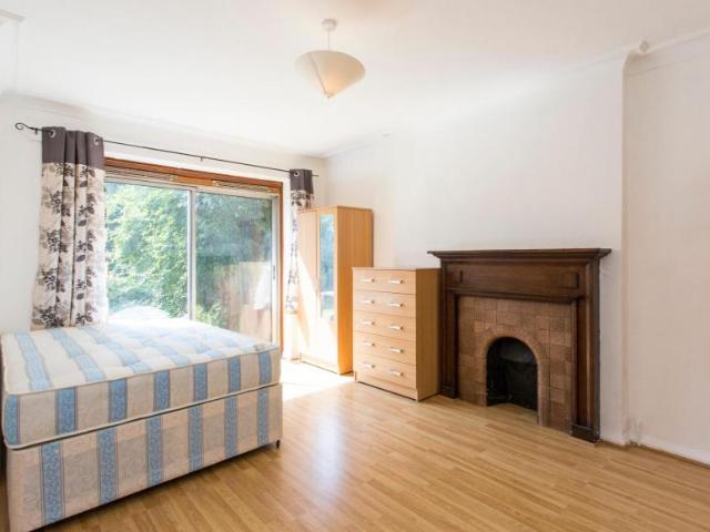 For Rent 9 Bedroom Shared Living/roommate London London DS90562561