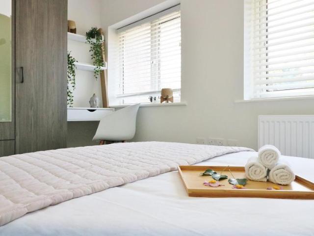 For Rent 9 Bedroom Shared Living/roommate London London DS90562568