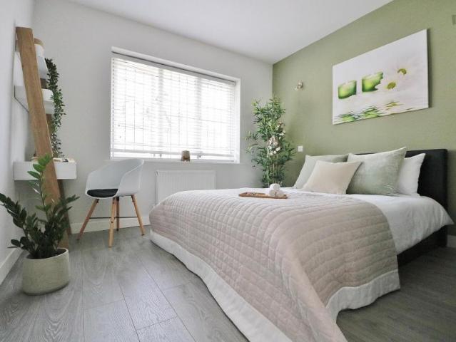 For Rent 9 Bedroom Shared Living/roommate London London DS90562570