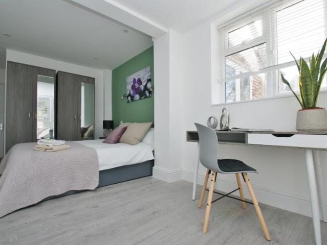 For Rent 9 Bedroom Shared Living/roommate London London DS90562634