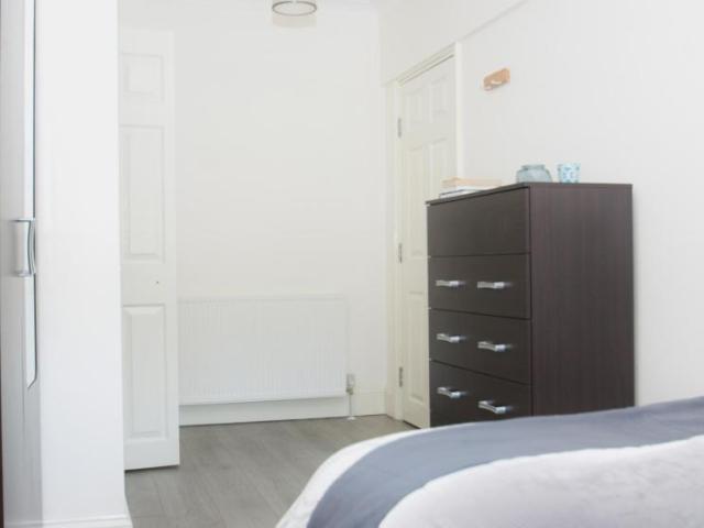 For Rent 9 Bedroom Shared Living/roommate London London DS90562638