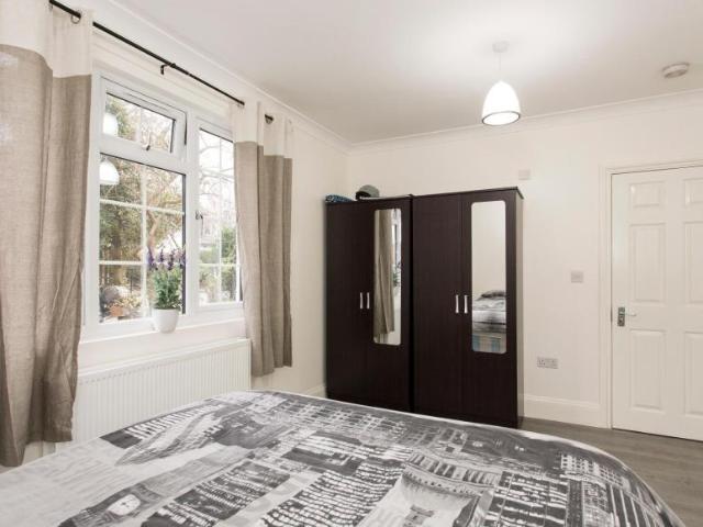 For Rent 9 Bedroom Shared Living/roommate London London DS90562946