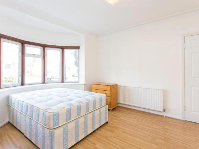 For Rent 9 Bedroom Shared Living/roommate London London DS90563325
