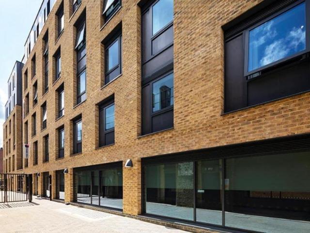 For Rent 100 Bedroom Shared Living/roommate London London DLS90563909