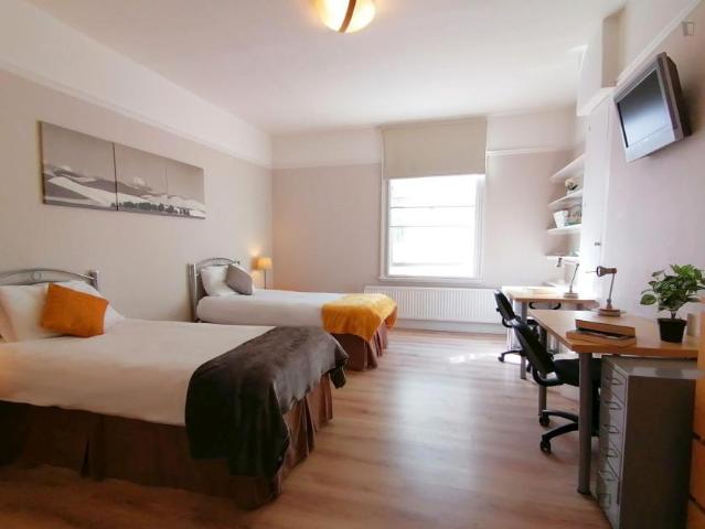 For Rent 15 Bedroom Shared Living/roommate London London DS90559253