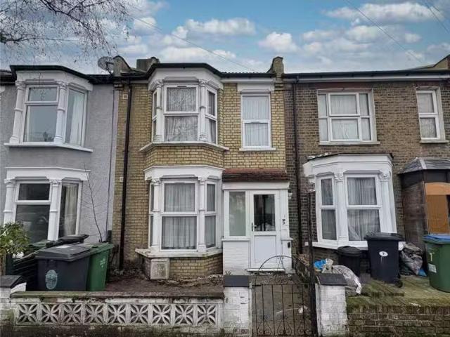 Cheap 1 BA House share for rent in Acacia Road, Walthamstow, E17