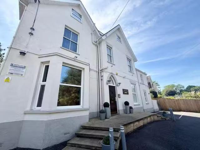 Deal! 1 BA Property for rent in Crescent Road, Bournemouth, BH2