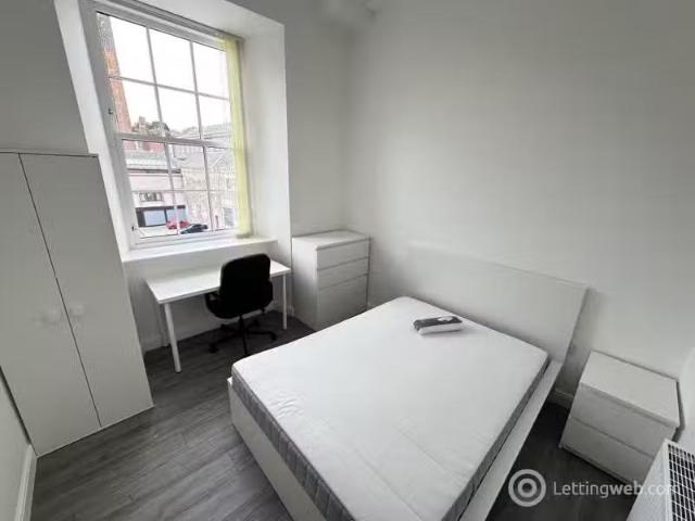 Unique 1 BA Property to rent in Flat 10 Old Mill, Guthrie Stre.