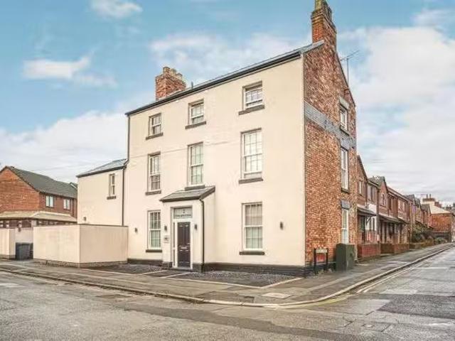 Deal! 1 BA Studio apartment for rent in Edward Street, Derby.
