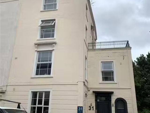 Cozy 1 BA Studio apartment for rent in Meridian Place, Clifton.