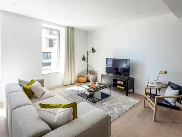 Rental! 1 BA Studio apartment for rent in Water Street, London.