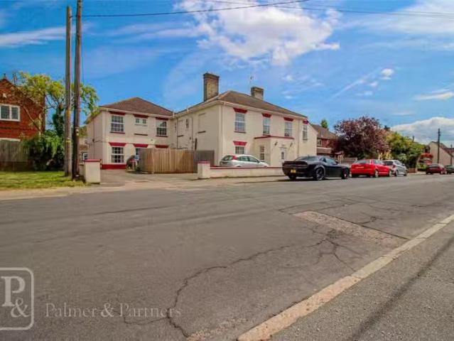 Cozy 1 BA Studio apartment for rent in Weeley Manor, The Stree.