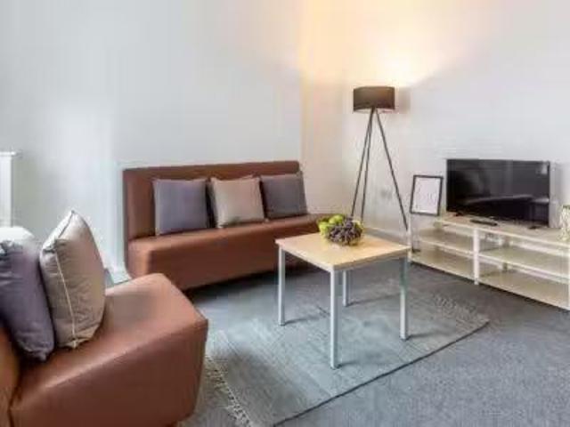 Cheap 1 BA Studio flat for rent in Bristol Student September.