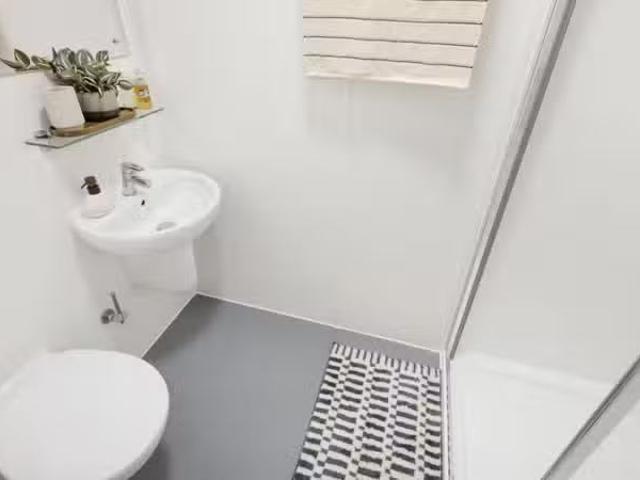 New 1 BA Studio flat for rent in Glasgow Student August, G2
